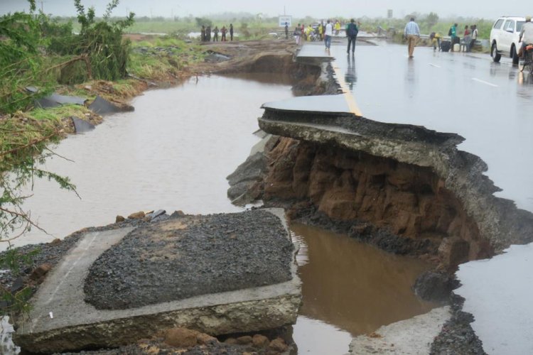 Rainy season: Over 170 roads at risk of flooding across Mozambique ...